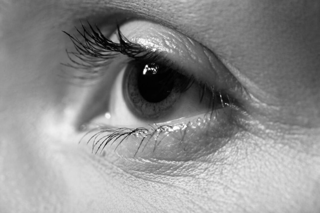 Pros and Cons of Monovision Lasik | Advanced Eye Medical Group